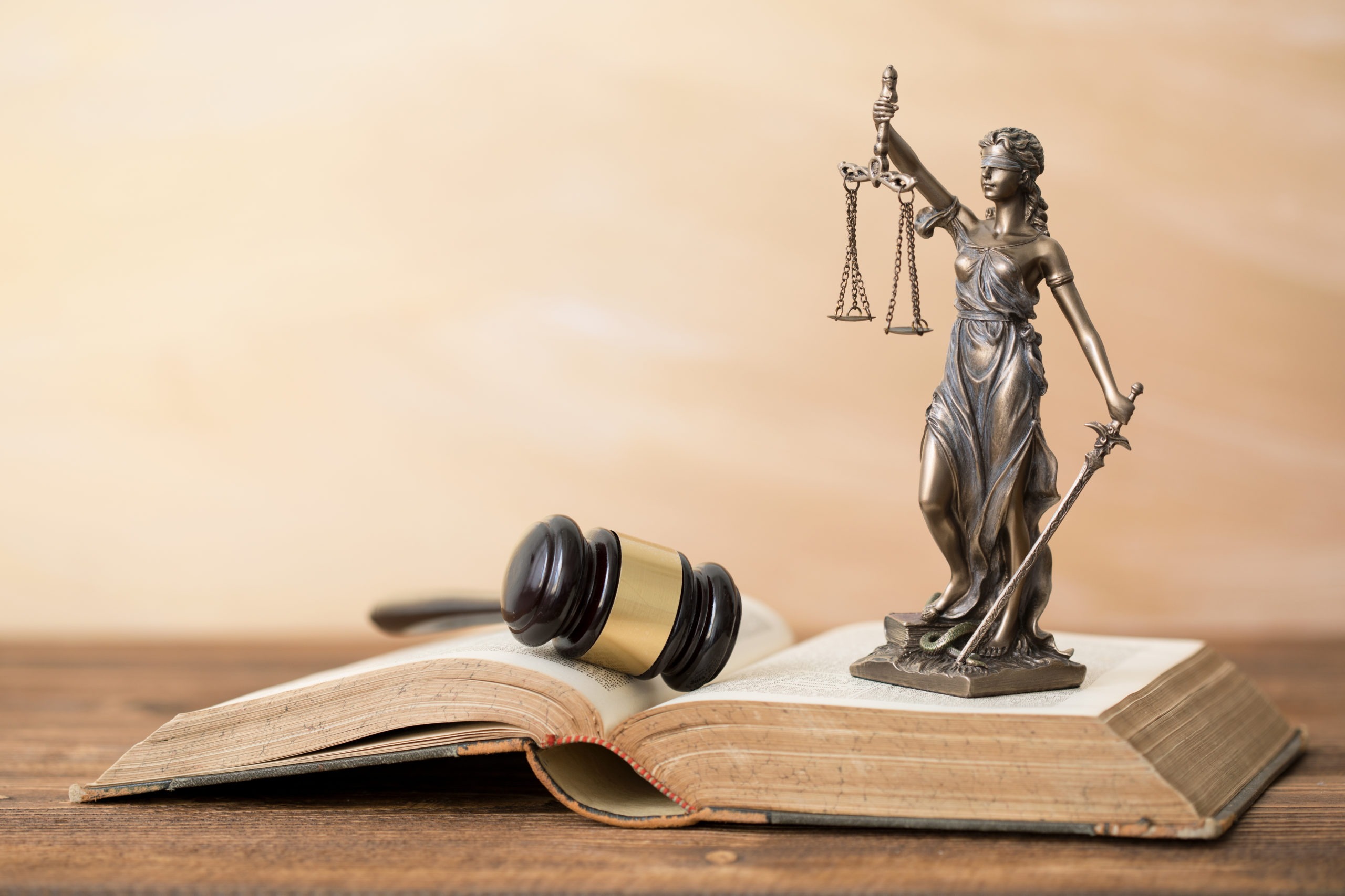 Criminal Defense Lawyer in Burbank | Free Legal Consultation
