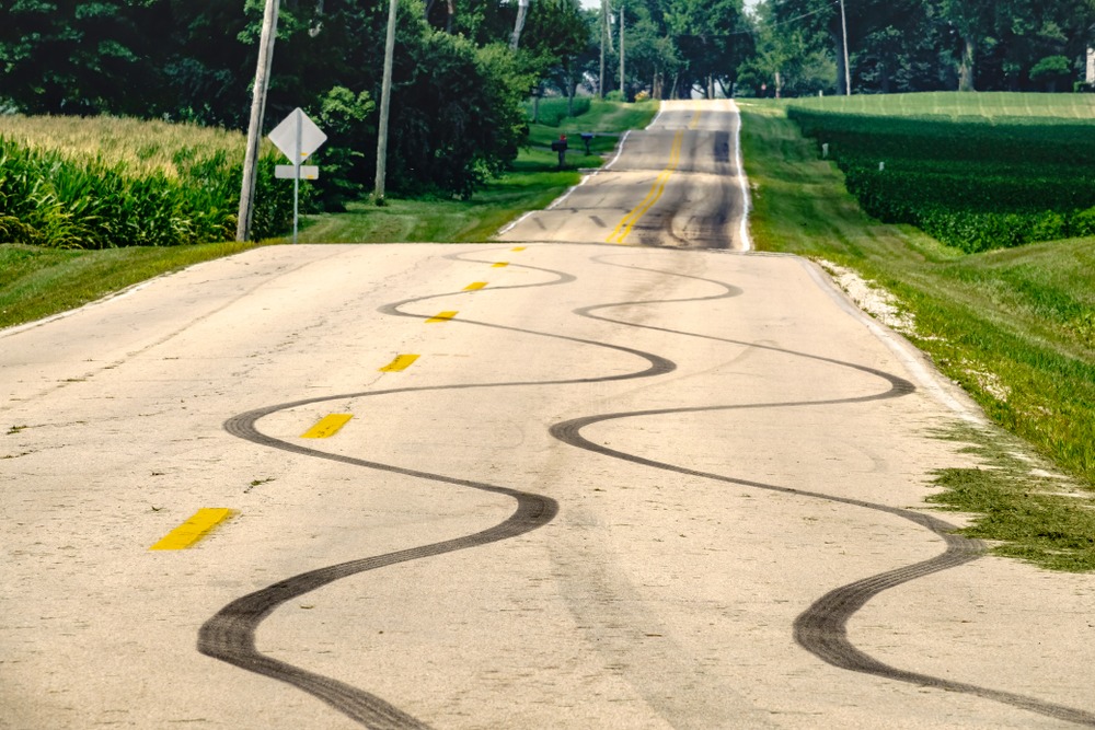 Straddling and Weaving: California Vehicle Code 21658